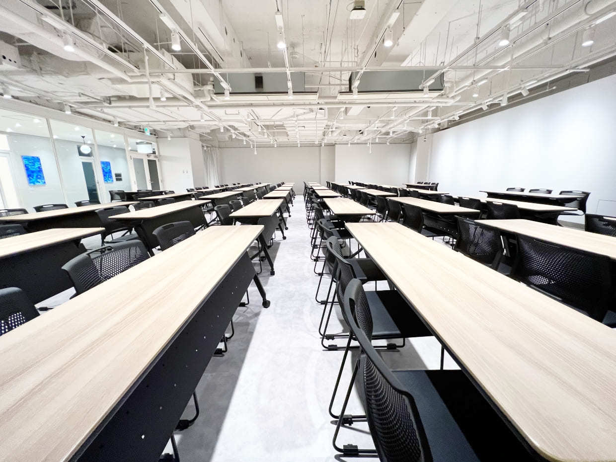 名古屋会議室 広⼩路本町　HALL（B1階）【栄駅徒歩4分！最大102名！セミナー・講演会におすすめ】の写真6