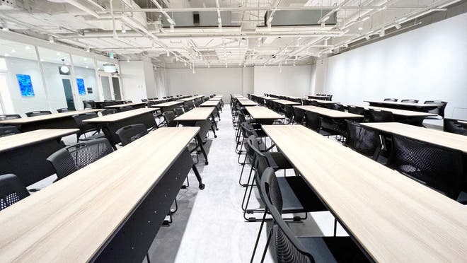 名古屋会議室 広⼩路本町 HALL(B1階)【栄駅徒歩4分!最大102名!セミナー・講演会におすすめ】の写真6