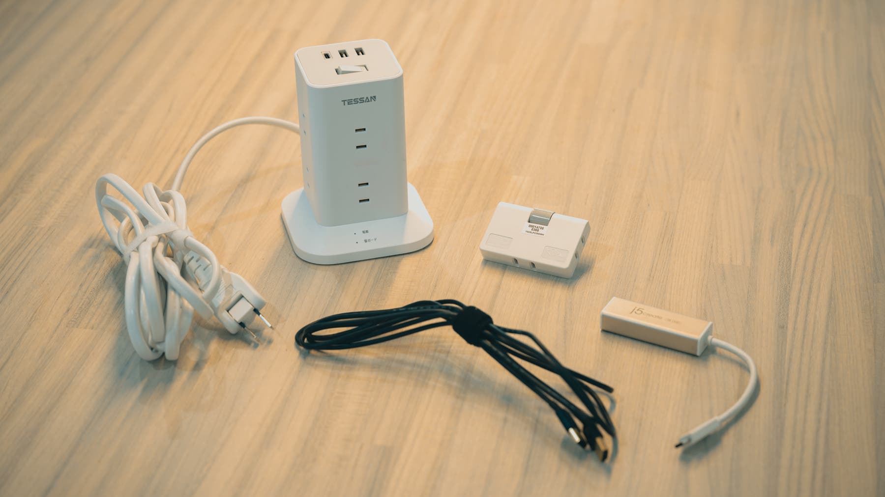 📺HDMI変換器 ＆ 電源タップの画像1