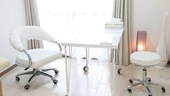 シンプルな内装で清潔感のあるレンタルサロン!の写真2