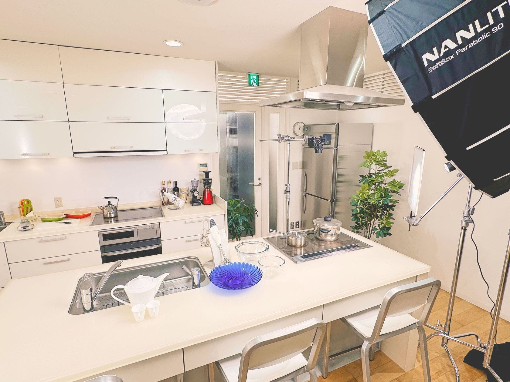 大型アイランドキッチン★業務用冷蔵庫/調理器具/食器類の写真5