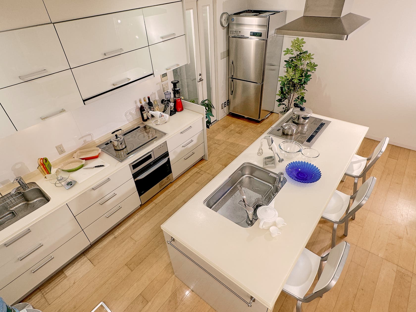 大型アイランドキッチン★業務用冷蔵庫/調理器具/食器類の写真9