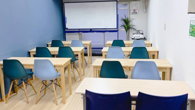 P2.P4出口2分/最大17名/設備無料/光高速Wifi/プロジェクター/ホワイトボードの写真1