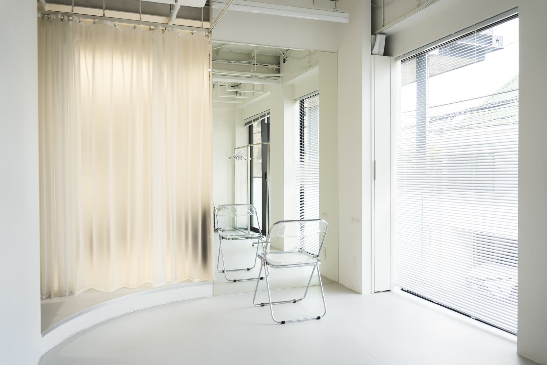 シンプルな白壁スタジオ｜表参道駅から徒歩4分の写真2