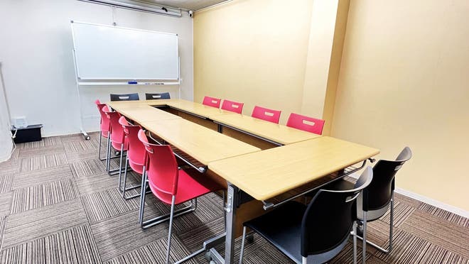 【インボイス対応/法人仕様】京都の真面目な会議室◆お気軽会議室京都四条◆◆高速ネット/駅徒歩2分/24人収容/当日予約可の写真1