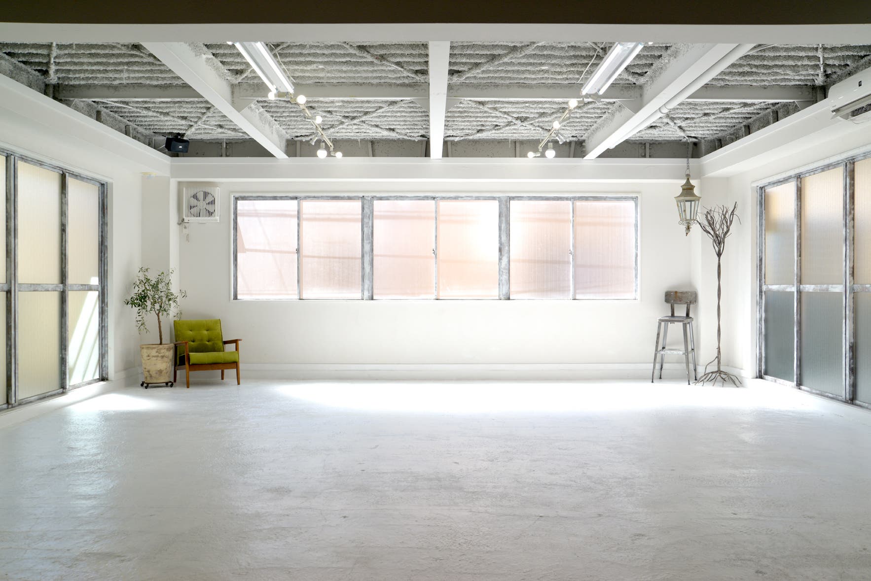 ほど良い自然光が注ぎ込む約100㎡の撮影スタジオ【蒲田駅から徒歩10分】の写真2