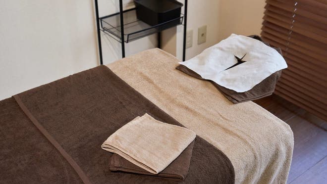 【NEW✨】高島屋裏すぐ2階🚶♀️好立地でお客様満足度もUP!シンプルモダンな広々した個室🏡の写真3