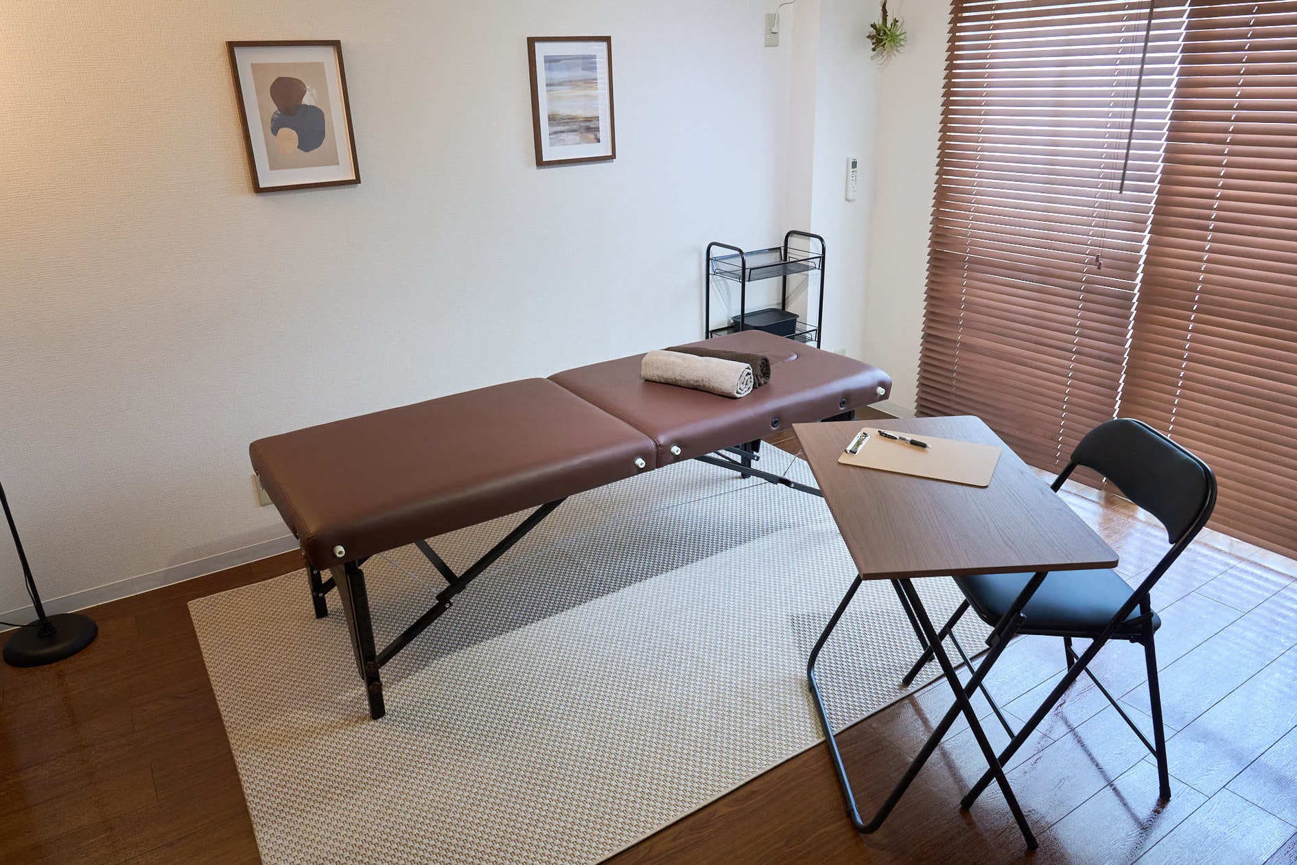 【NEW✨】高島屋裏すぐ2階🚶‍♀️好立地でお客様満足度もUP！シンプルモダンな広々した個室🏡の写真15