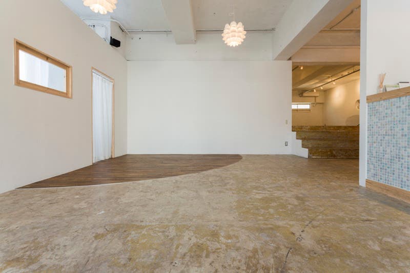 名古屋星ヶ丘にあるカフェのような広々空間で撮影可能なスタジオ兼レンタルスペースです。の写真6