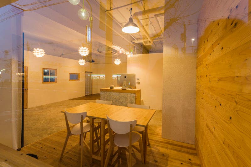 名古屋星ヶ丘にあるカフェのような広々空間で撮影可能なスタジオ兼レンタルスペースです。の写真9