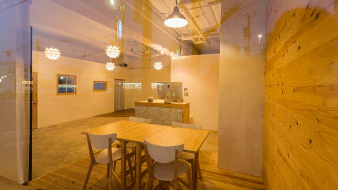 名古屋星ヶ丘にあるカフェのような広々空間で撮影可能なスタジオ兼レンタルスペースです。の写真9