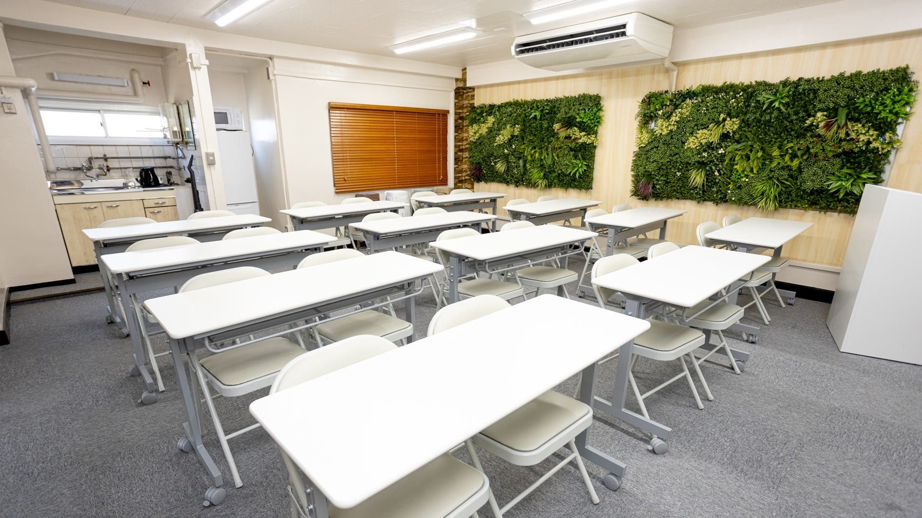 新宿・大久保駅 徒歩圏内！50名収容 ワンフロア貸切｜セミナー・交流会に最適｜土足OK｜Wi-Fi｜プロジェクター｜[14]の写真7