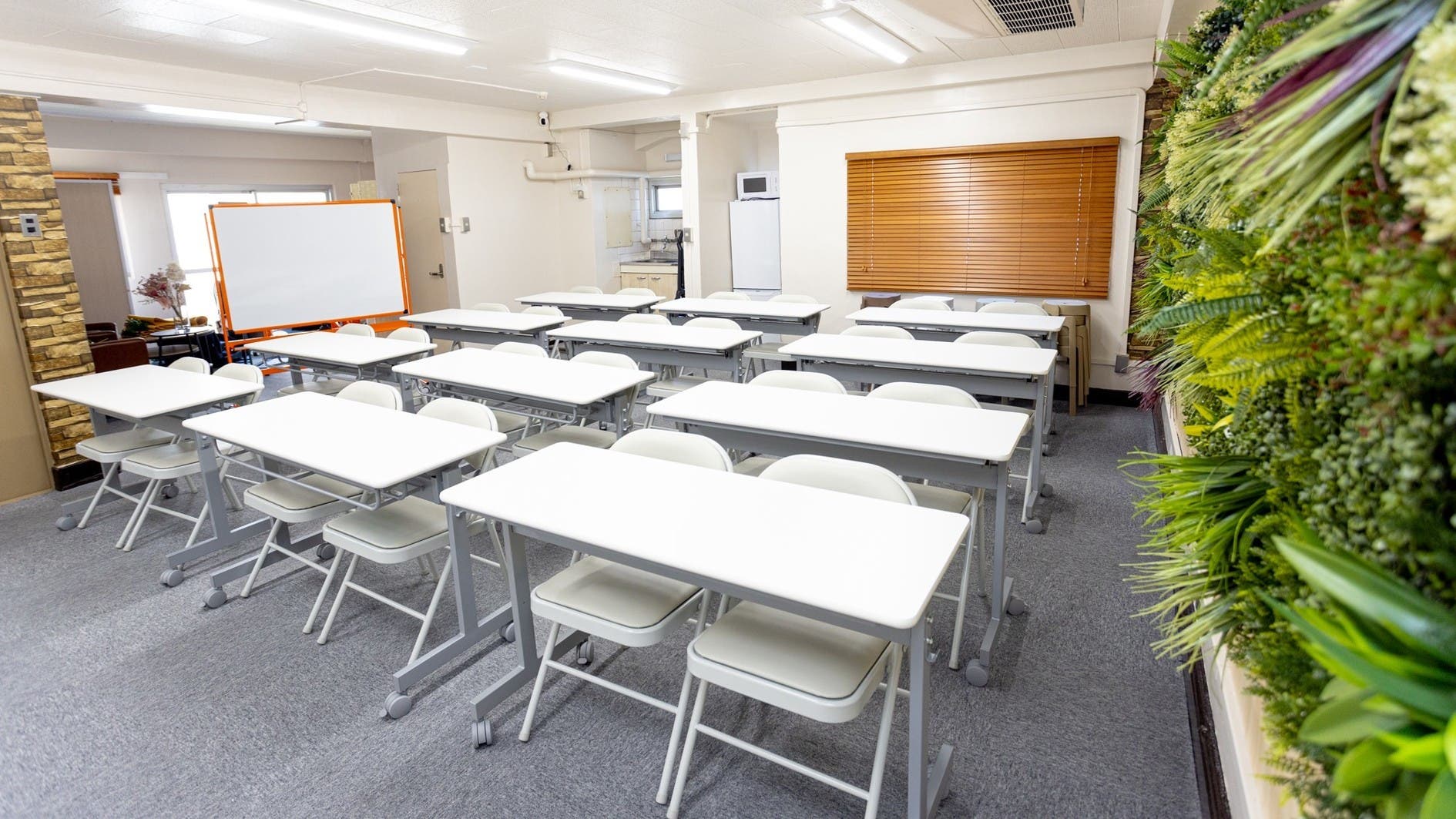 新宿・大久保駅徒歩圏内！30名収容｜広い会議室｜ゴミ捨てオプション有｜勉強会・レッスンに最適｜Wi-Fi｜プロジェクター[14]の写真5