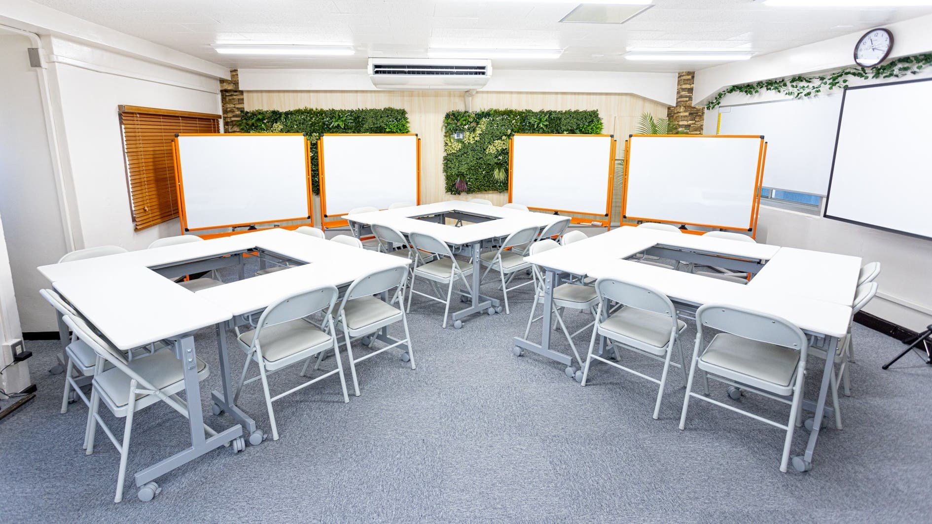 新宿・大久保駅徒歩圏内！30名収容｜広い会議室｜ゴミ捨てオプション有｜勉強会・レッスンに最適｜Wi-Fi｜プロジェクター[14]の写真3