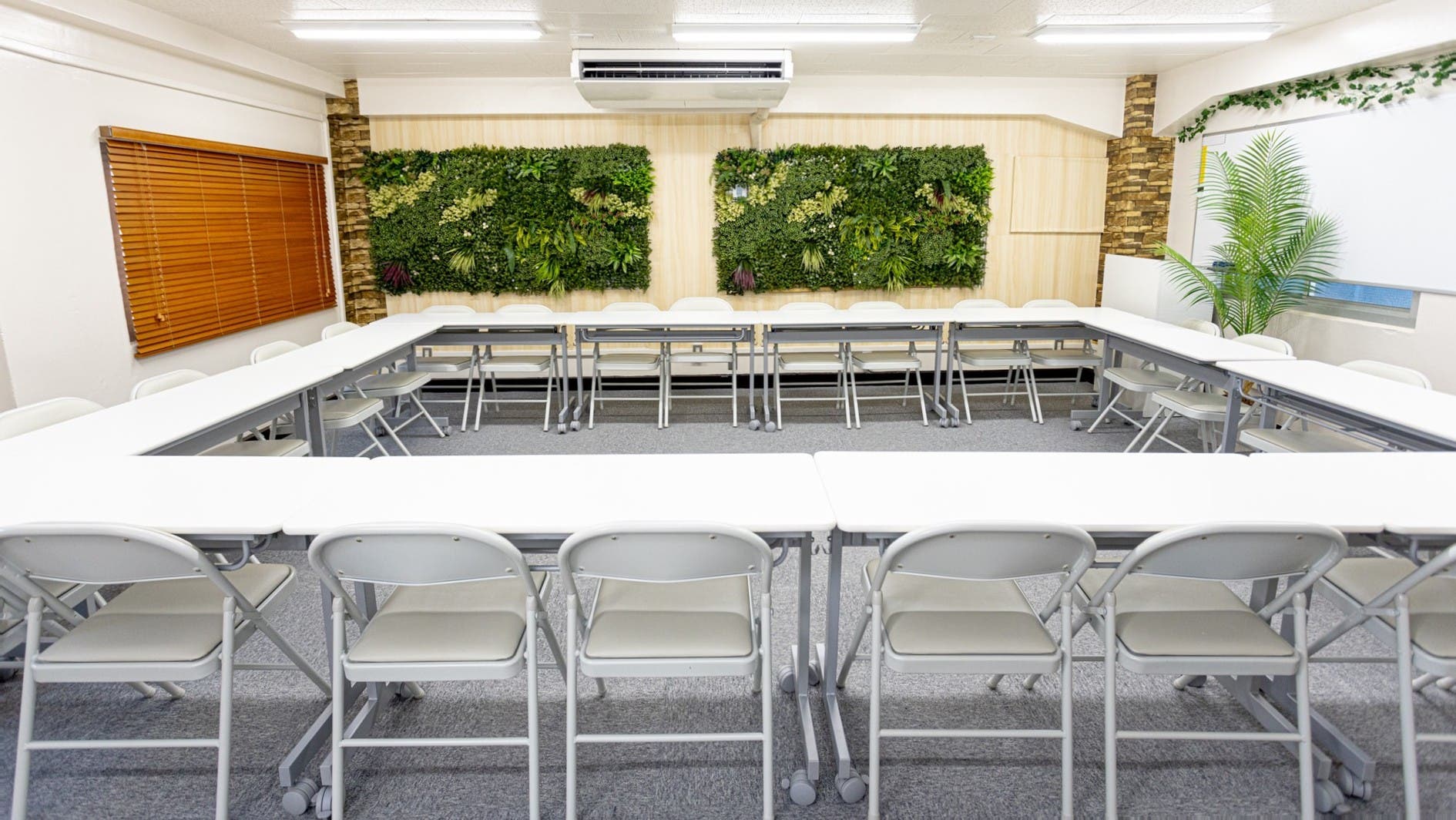 新宿・大久保駅徒歩圏内！30名収容｜広い会議室｜ゴミ捨てオプション有｜勉強会・レッスンに最適｜Wi-Fi｜プロジェクター[14]の写真2