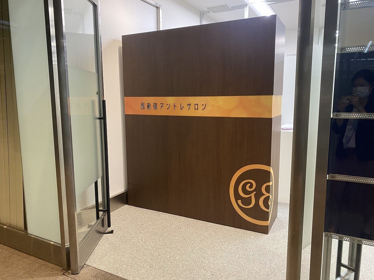 ⭐️西新宿駅から徒歩30秒⭐️スタッフ常駐のため安心！✨Wi-Fi有り　Googleレビューで「無料券」プレゼントの写真3