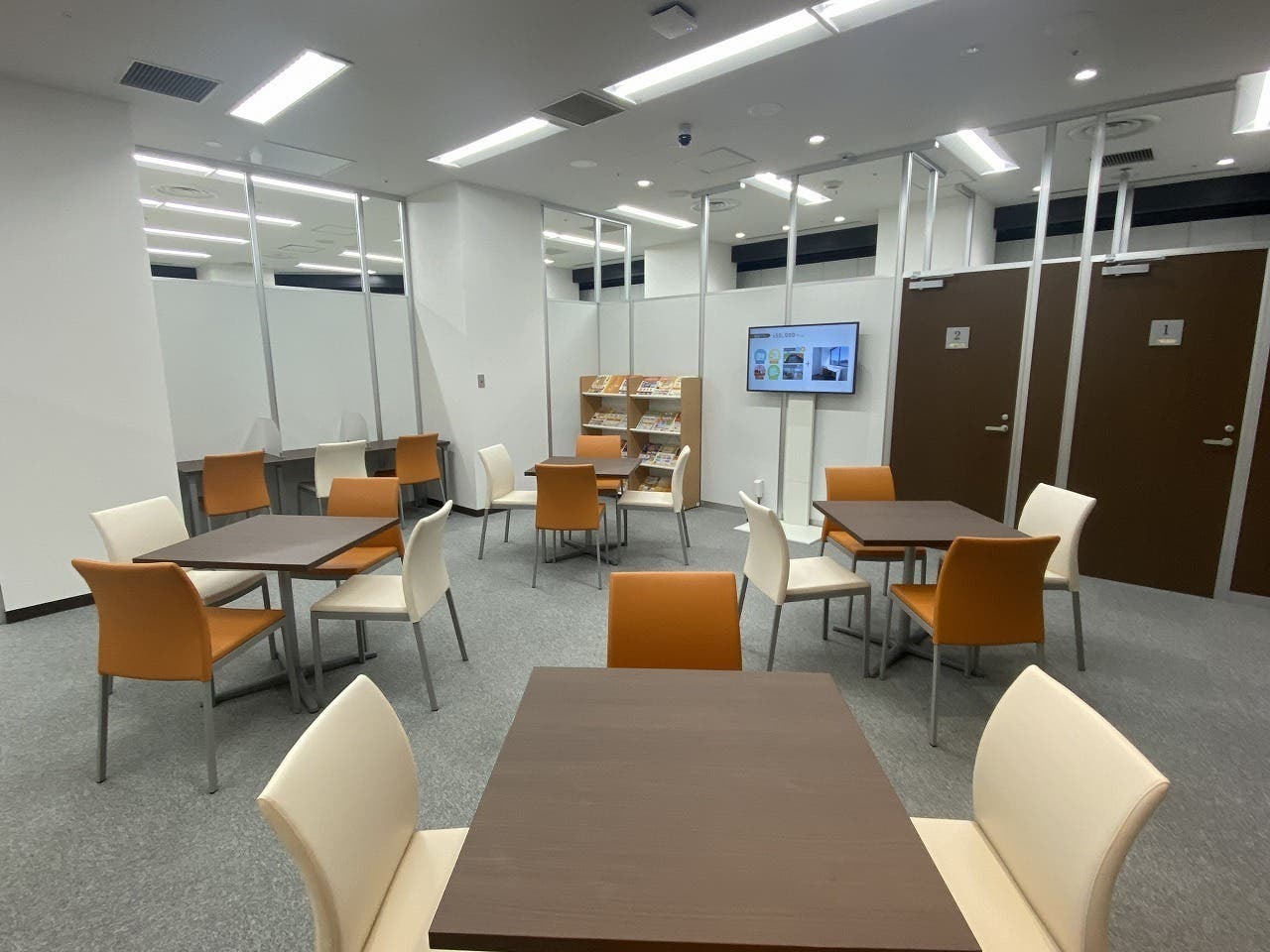 ⭐️西新宿駅から徒歩30秒⭐️スタッフ常駐のため安心！✨Wi-Fi有り　Googleレビューで「無料券」プレゼントの写真2