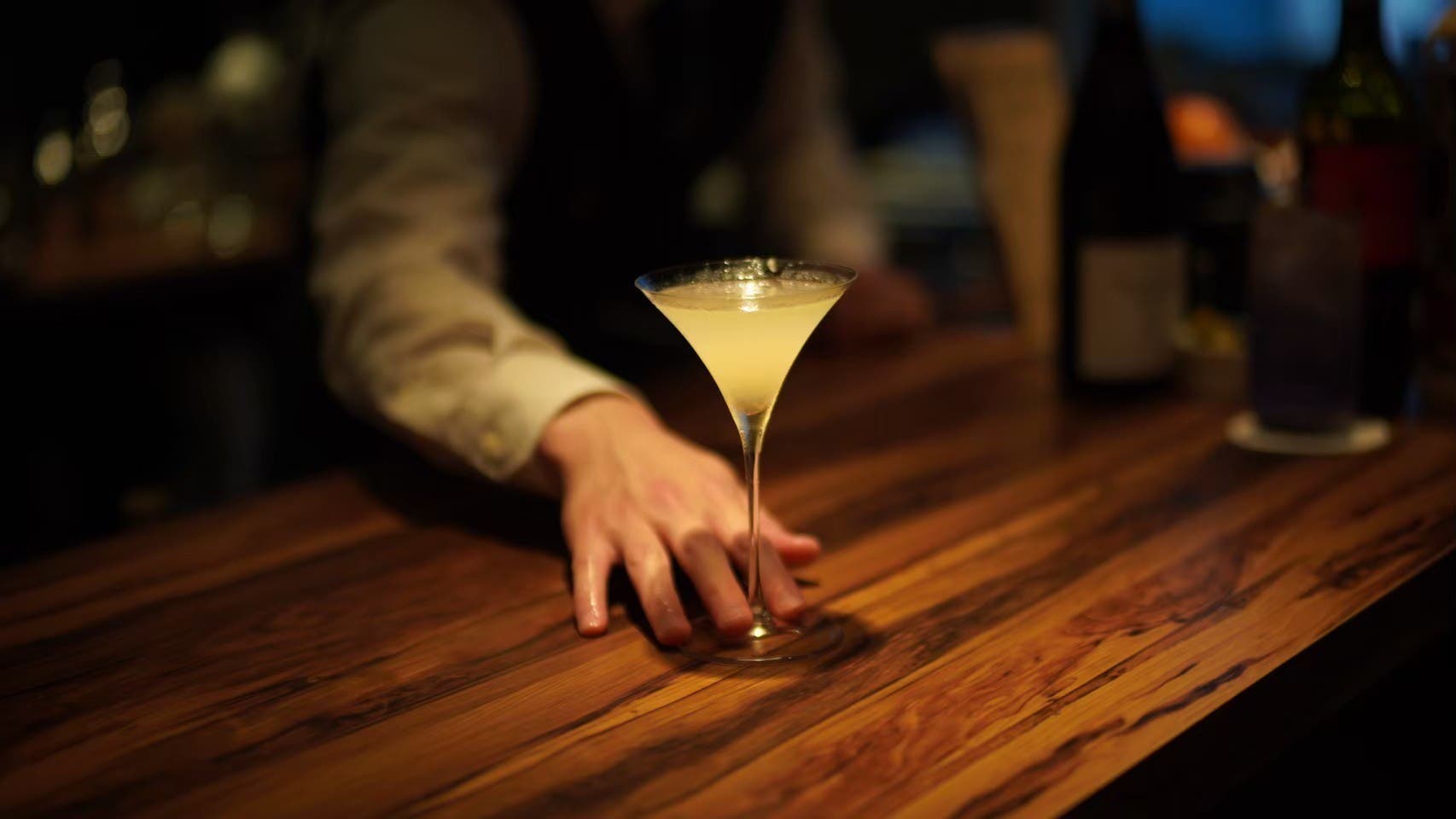 西新宿駅から徒歩3分のバーの写真2