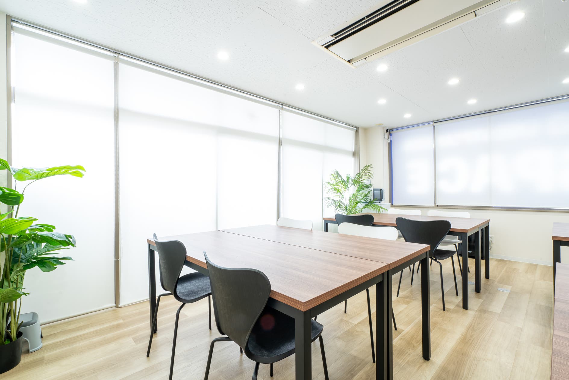 スペモ📚駅徒歩1分🚶使い勝手抜群🍀100㌅ｽｸﾘｰﾝ📽417_THE-GREEN-WORKS大阪枚方_SPACE-Aの写真5