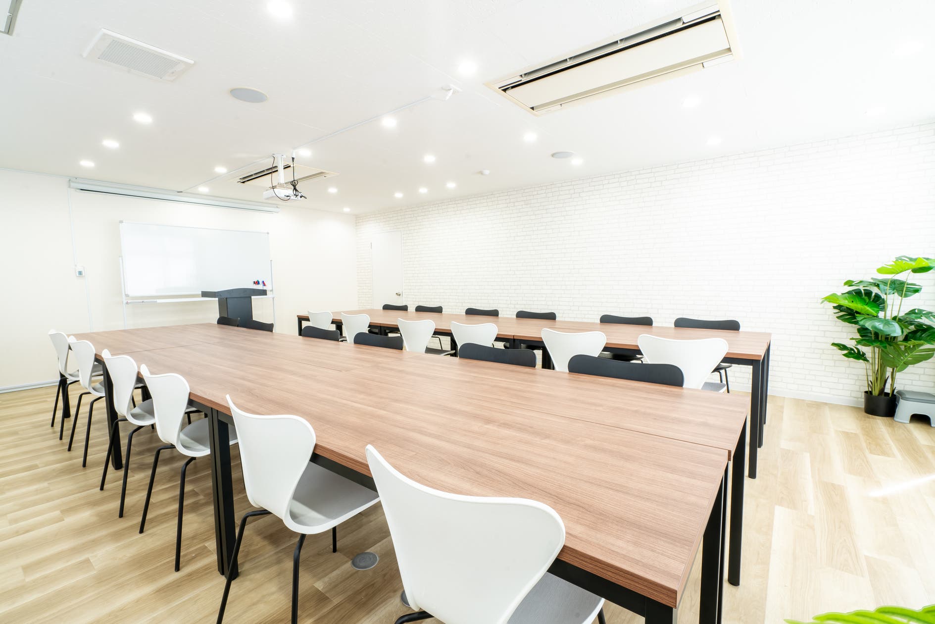 スペモ📚駅徒歩1分🚶使い勝手抜群🍀100㌅ｽｸﾘｰﾝ📽417_THE-GREEN-WORKS大阪枚方_SPACE-Aの写真13