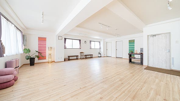 ✨駅近✨駐車場1台無料完備✨壁一面大型鏡!広さ55㎡✨ヨガ・ダンス・会議・各種教室・ママ会✨オシャレなスタジオ/南大塚駅の写真4