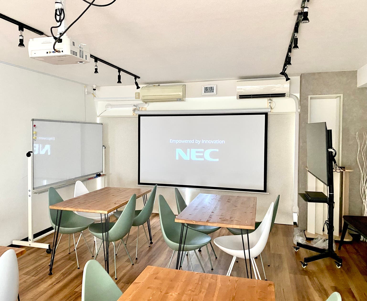 忘年会・新年会大歓迎🎉三ノ宮5分！ゆったり55m2/飲食🆗nuro光💡100inch大画面/会議/セミナー/懇親会/撮影会の写真13