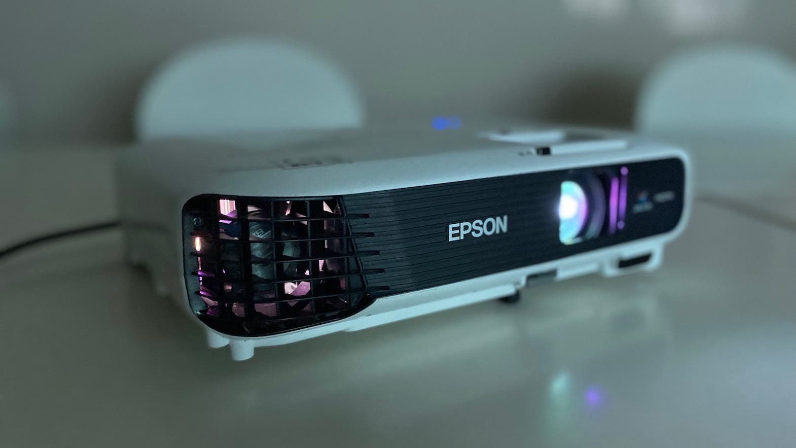 🎊超好立地🎊｜六本木駅1分｜交差点そば｜100㌅プロジェクター｜50型TV｜パーティ｜撮影｜スポーツ観戦｜会議の写真5