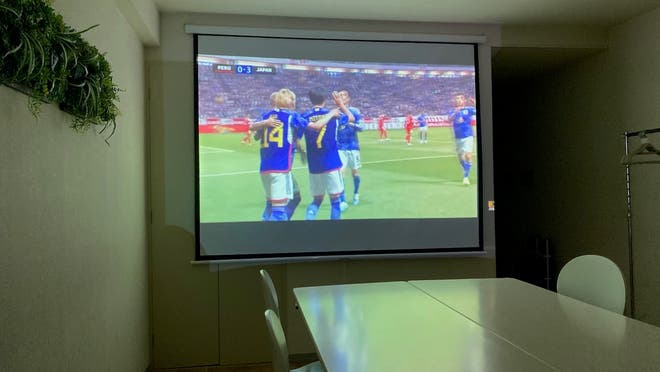 🎊超好立地🎊|六本木駅1分|交差点そば|100㌅プロジェクター|50型TV|パーティ|撮影|スポーツ観戦|会議の写真3