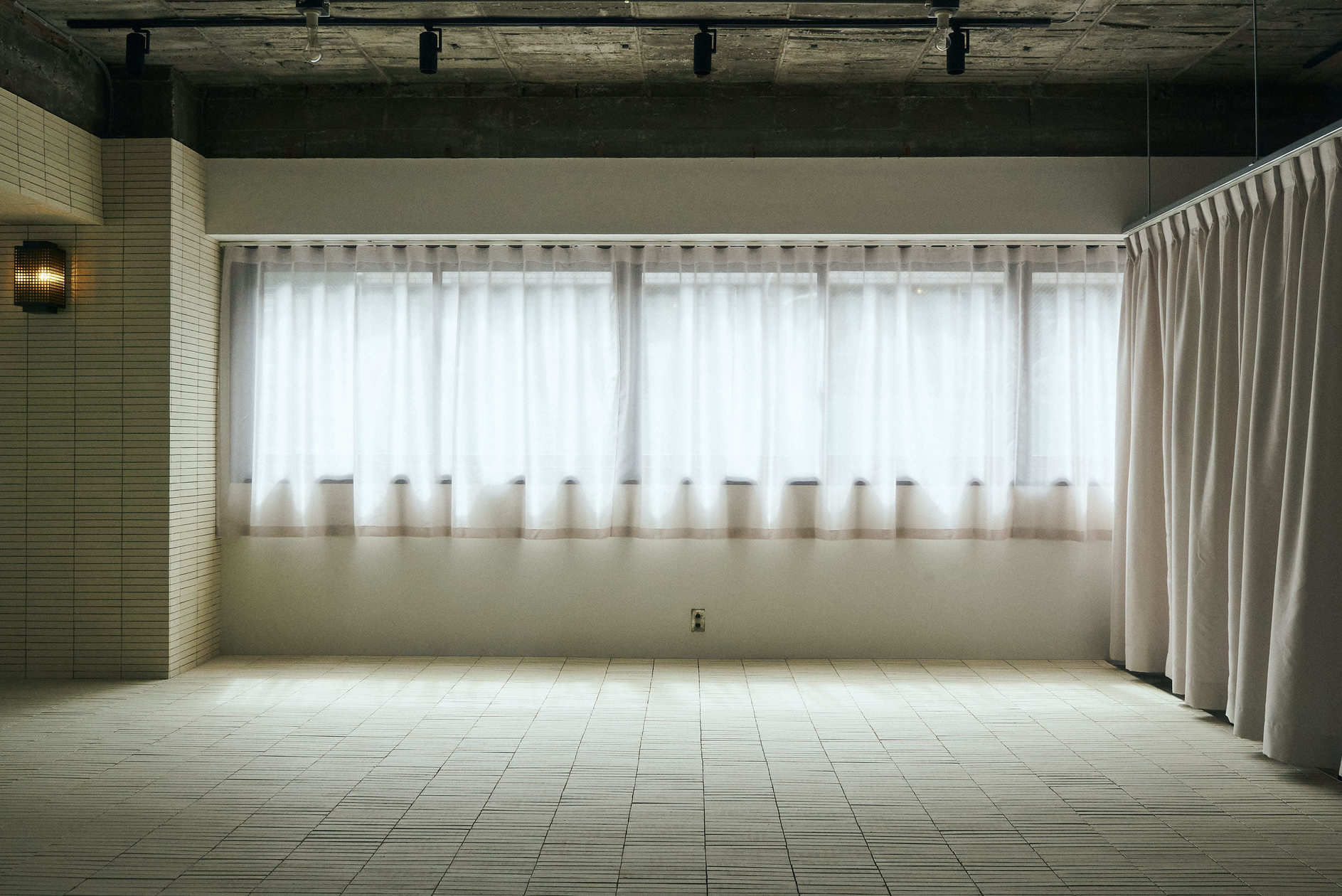 【心斎橋駅5分】ポップアップや撮影に利用可能な南向自然光が入るワンフロアのハイセンススペースの写真16