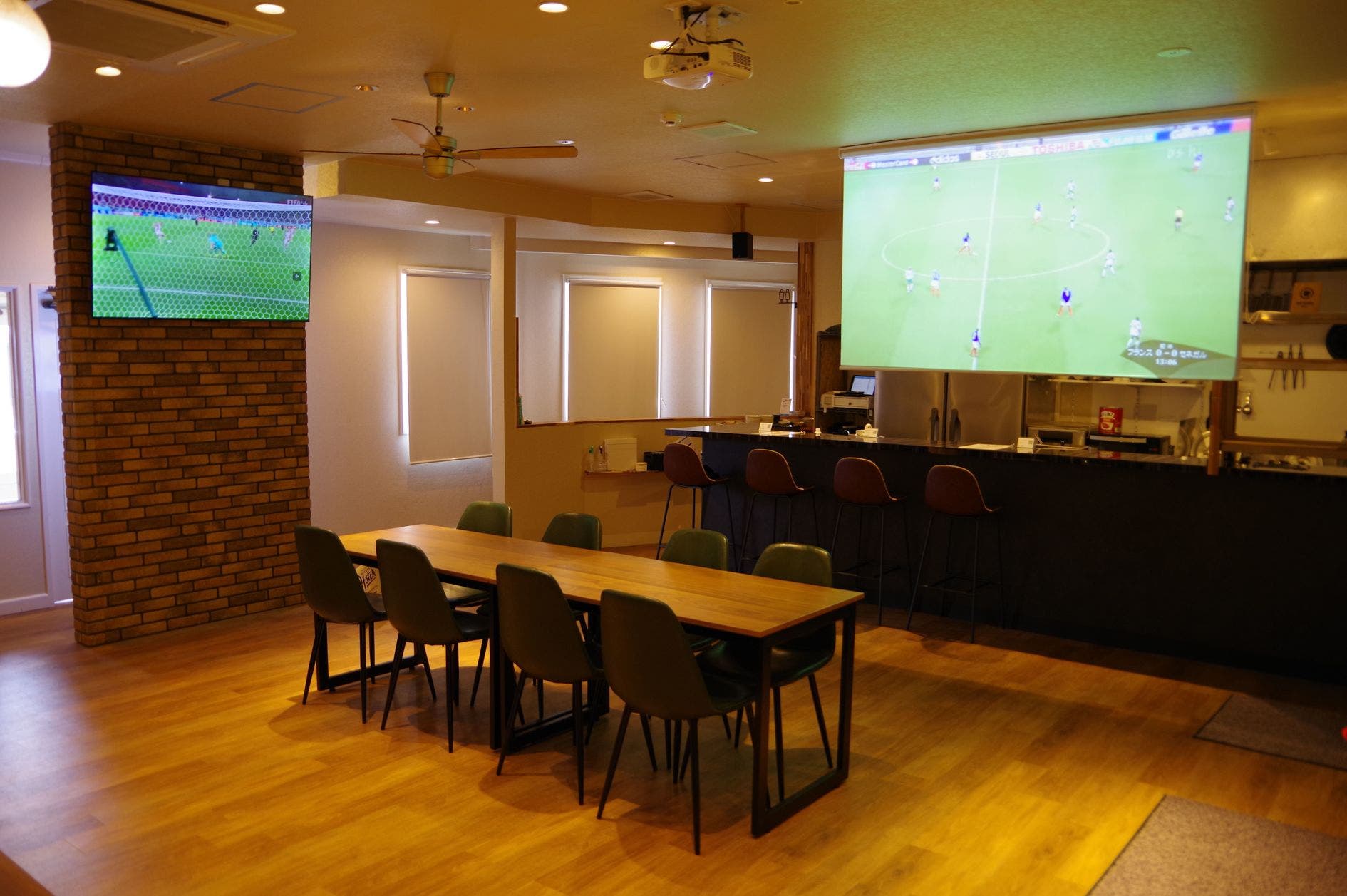 各種イベントや、打上げ・結婚式二次会等、お客様の用途に合わせ『多目的』に活用できる,セルフ飲み放題付きのレンタルスペースの写真9