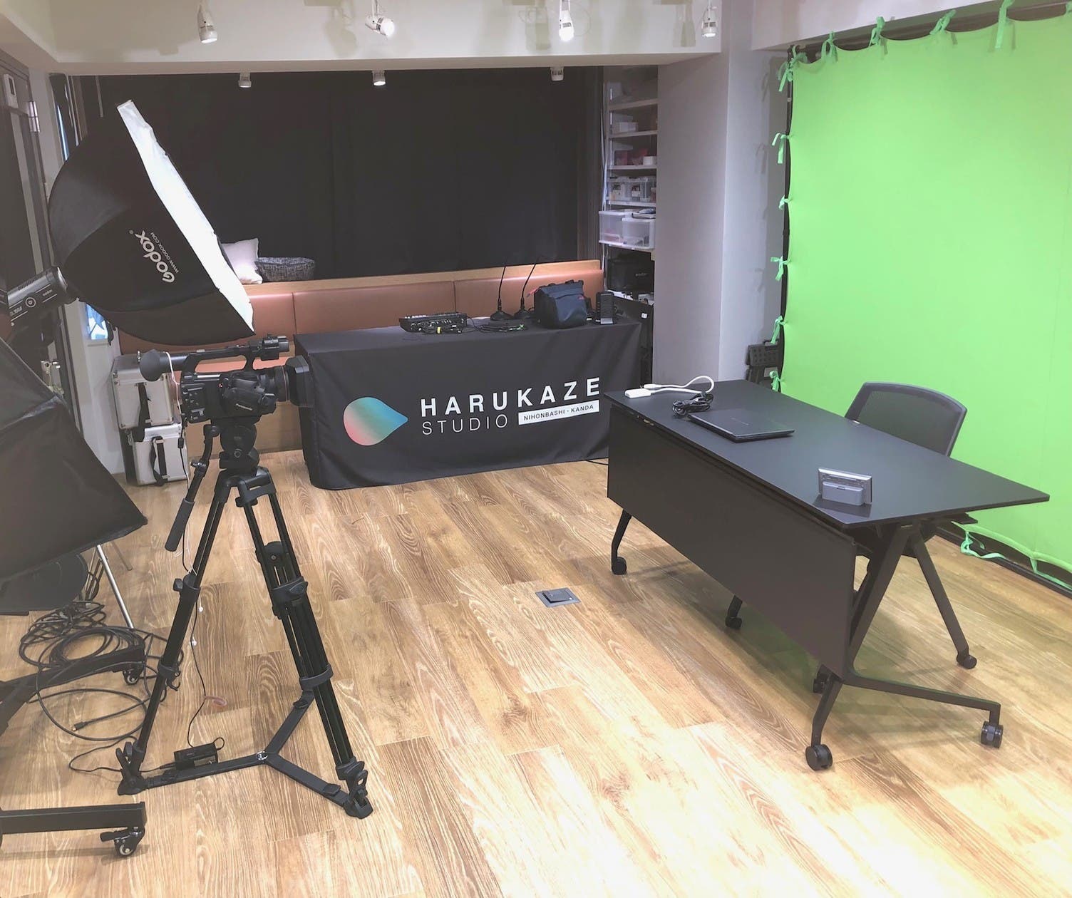淡路町駅徒歩２分。手ぶらで配信収録ｏｋ！ カメラ・ミキサー・モニター完備！ セミナー配信(控え室あり)や対談にも。の写真4