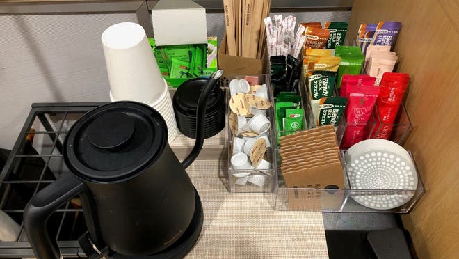 淡路町駅徒歩2分。手ぶらで配信収録ok! カメラ・ミキサー・モニター完備! セミナー配信(控え室あり)や対談にも。の写真6