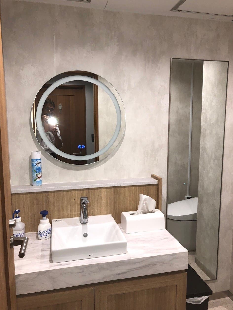 淡路町駅徒歩２分。手ぶらで配信収録ｏｋ！ カメラ・ミキサー・モニター完備！ セミナー配信(控え室あり)や対談にも。の写真8