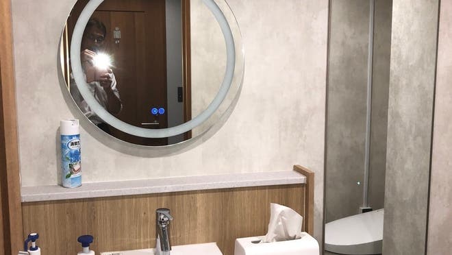 淡路町駅徒歩2分。手ぶらで配信収録ok! カメラ・ミキサー・モニター完備! セミナー配信(控え室あり)や対談にも。の写真8