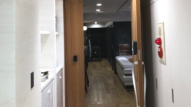 淡路町駅徒歩2分。手ぶらで配信収録ok! カメラ・ミキサー・モニター完備! セミナー配信(控え室あり)や対談にも。の写真11