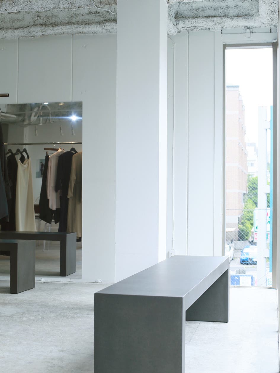 渋谷駅8分OZgallerystudioガラス張りの白い空間の写真13