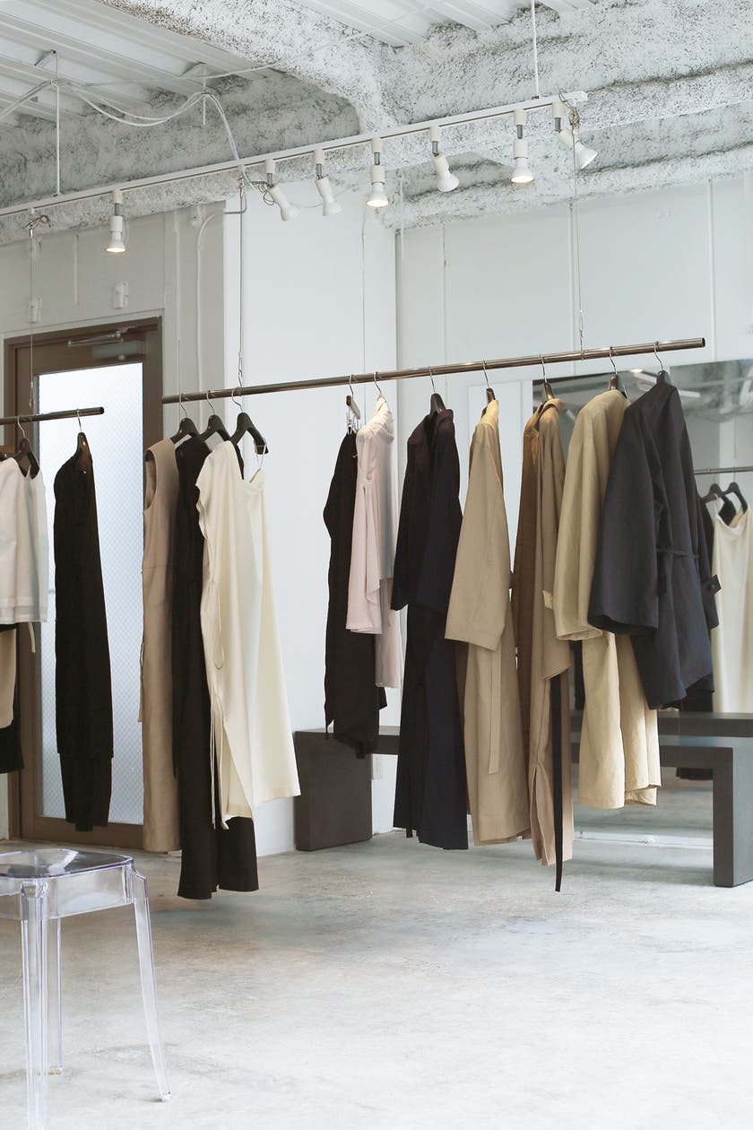 渋谷駅8分OZgallerystudioガラス張りの白い空間の写真15