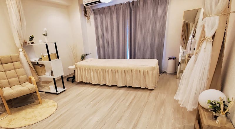 芦屋駅2分♪電動昇降式ベッド☆ホワイトボード・ベッド2台・タオルレンタルあり。備品充実の北欧風完全個室レンタルサロン