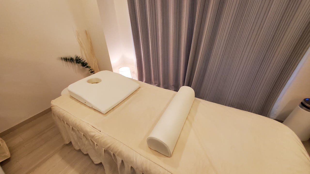 芦屋駅2分♪電動昇降式ベッド☆ホワイトボード・ベッド2台・タオルレンタルあり。備品充実の北欧風完全個室レンタルサロンの写真4