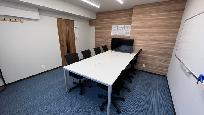 【中目黒駅徒歩1分以内◎】駅近!モニター付8名会議室(RoomB) ※予約時間前は入室不可の写真1