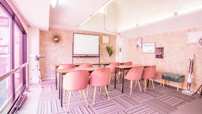 【阪急南方駅30秒!12名利用可!】綺麗!WiFi・プロジェクター・ホワイトボード全て無料!土足可!ふれあい貸し会議室 新大阪Aの写真1