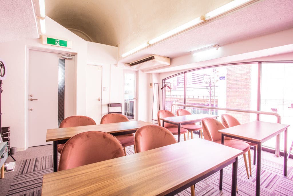 【阪急南方駅30秒！12名利用可！】綺麗！WiFi・プロジェクター・ホワイトボード全て無料！土足可！ふれあい貸し会議室 新大阪Aの写真5