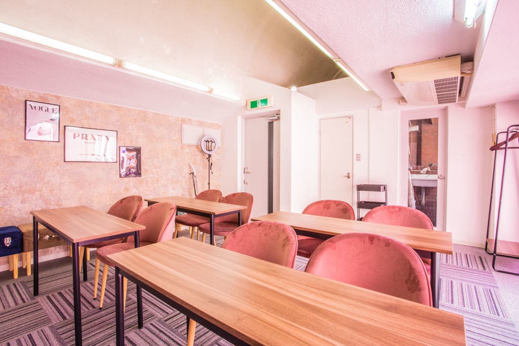 【阪急南方駅30秒！12名利用可！】綺麗！WiFi・プロジェクター・ホワイトボード全て無料！土足可！ふれあい貸し会議室 新大阪Aの写真6