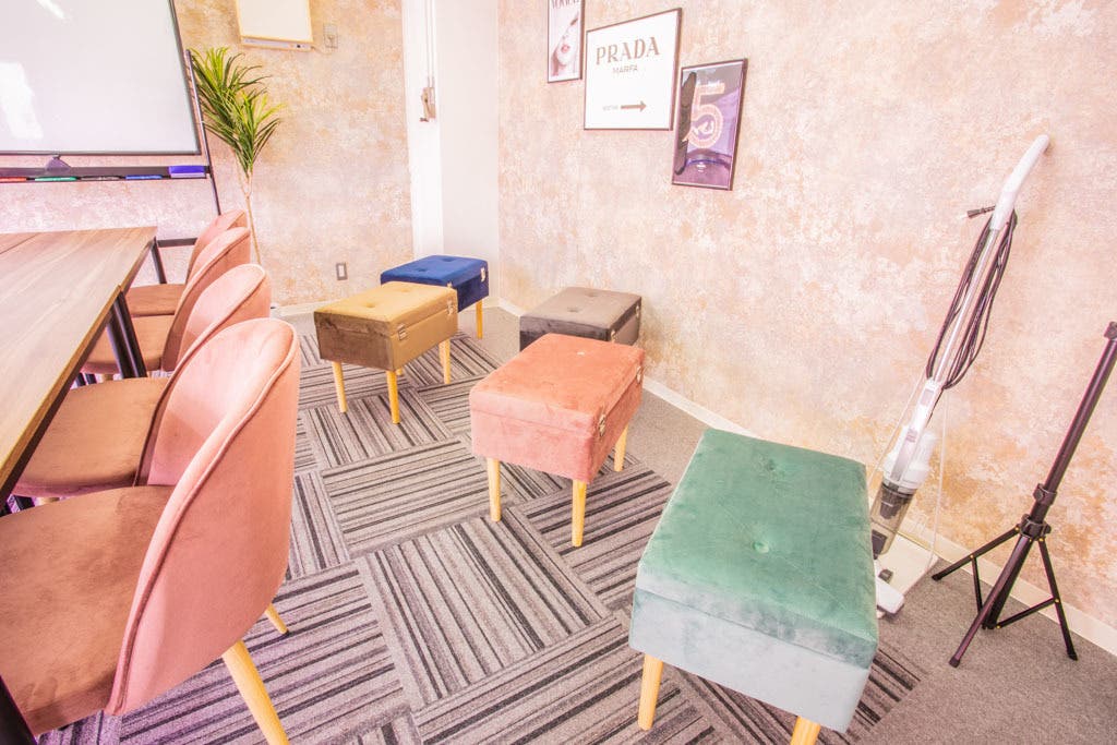 【阪急南方駅30秒！12名利用可！】綺麗！WiFi・プロジェクター・ホワイトボード全て無料！土足可！ふれあい貸し会議室 新大阪Aの写真12