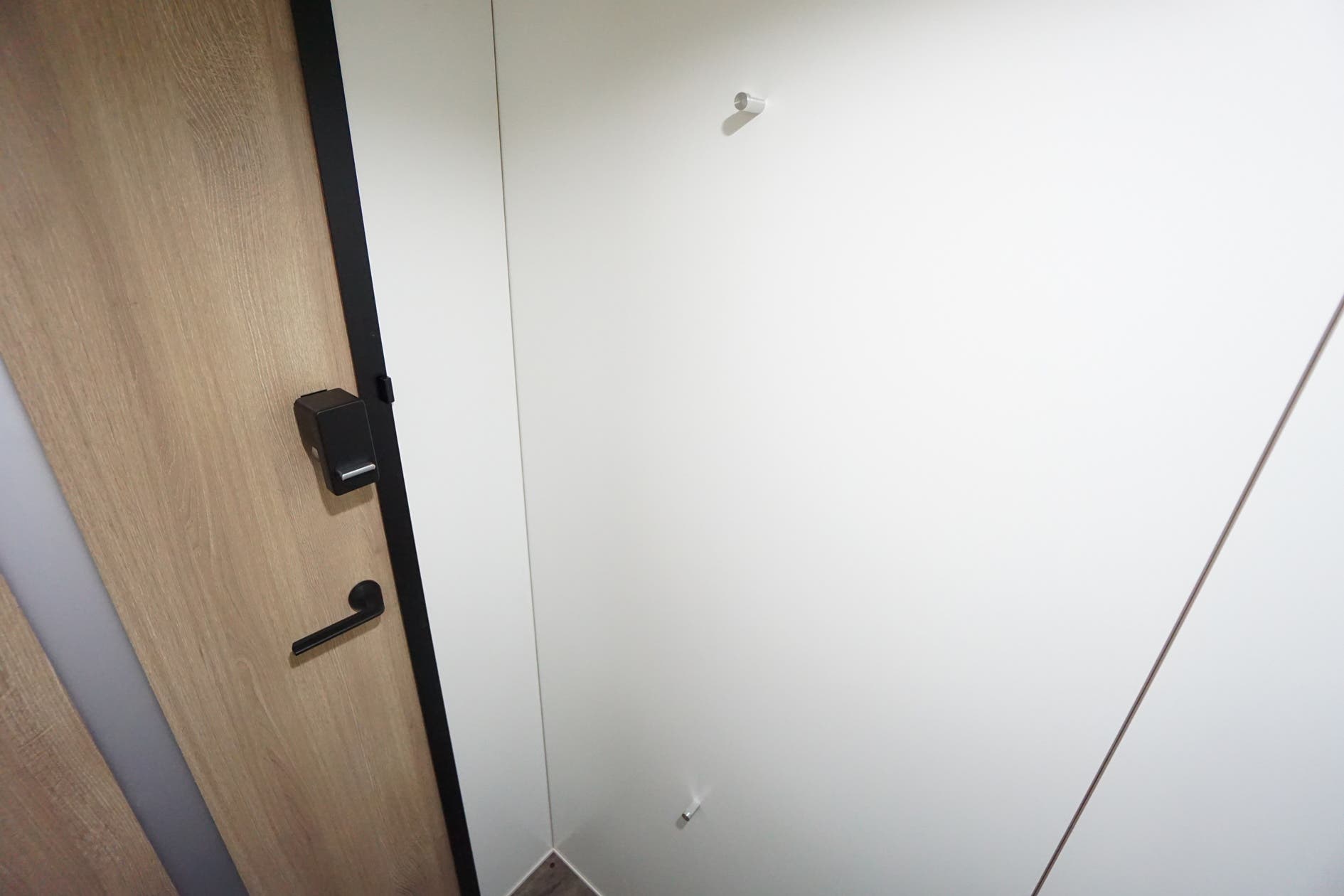 ＜ヒトリボックス 横浜駅東口No.1＞高速光回線Wi-Fi📶ナノイー発生機✨モニター🖥テレワーク/面接/自習/作業の写真5