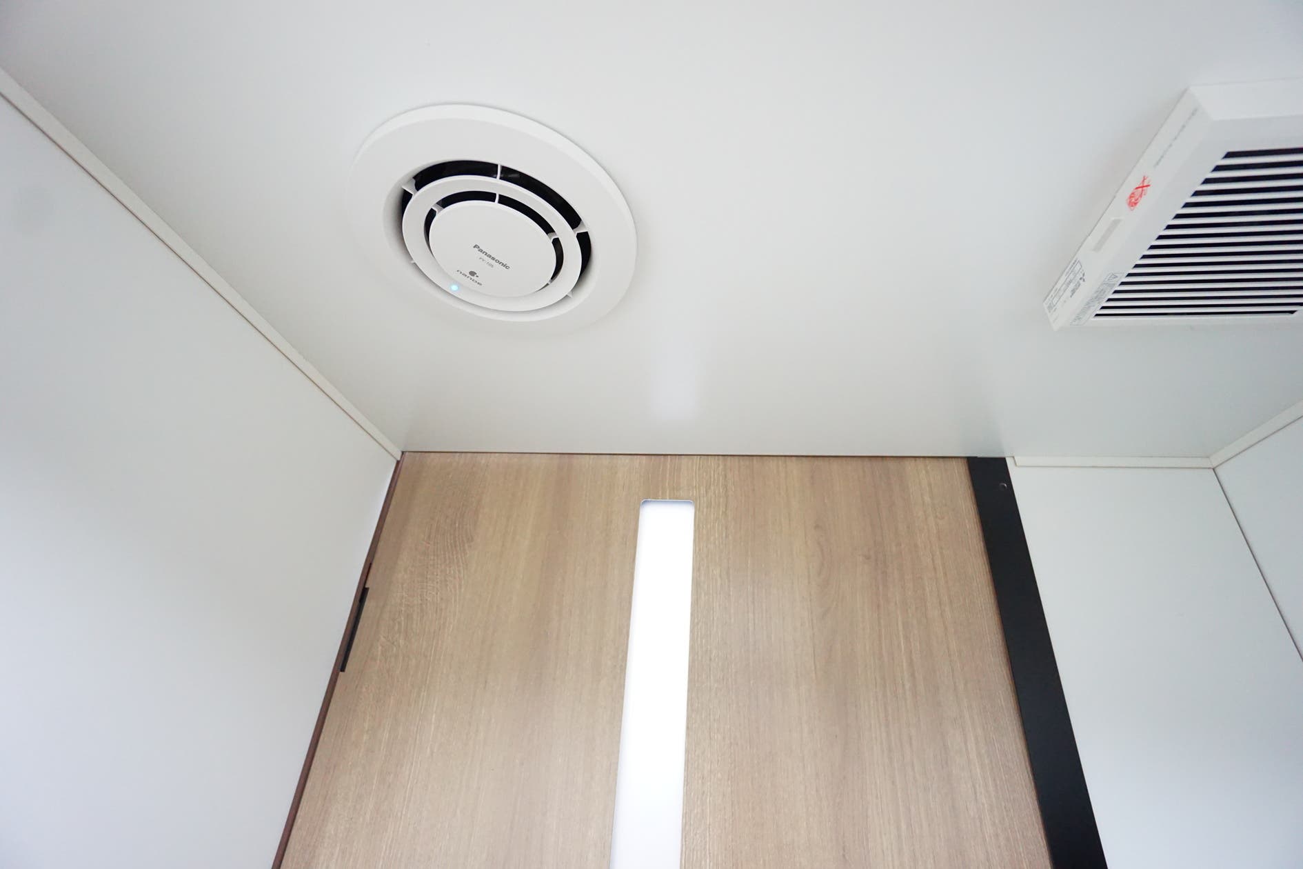 ＜ヒトリボックス 横浜駅東口No.1＞高速光回線Wi-Fi📶ナノイー発生機✨モニター🖥テレワーク/面接/自習/作業の写真6