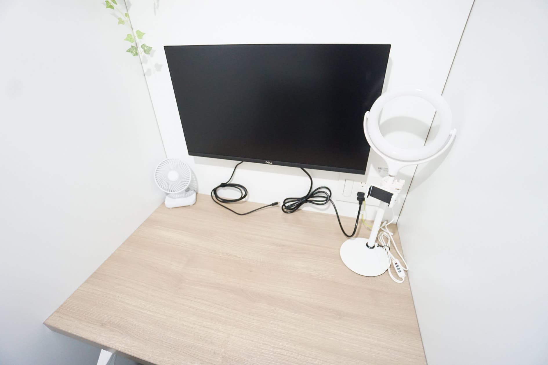 ＜ヒトリボックス 横浜駅東口No.2＞高速光回線Wi-Fi📶ナノイー発生機✨モニター🖥テレワーク/面接/自習/作業の写真3