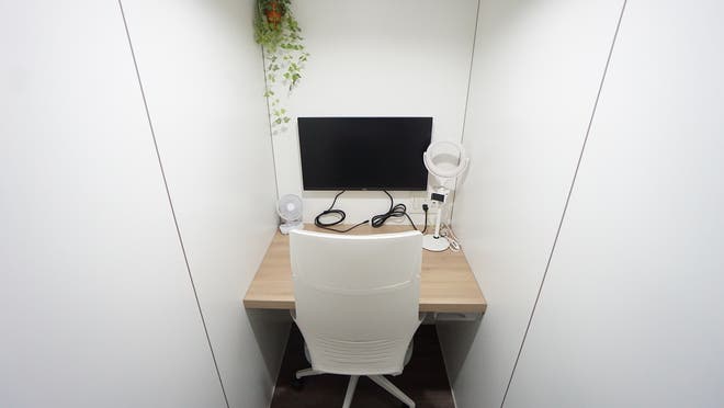 <ヒトリボックス 横浜駅東口No.3>高速光回線Wi-Fi📶ナノイー発生機✨モニター🖥テレワーク/面接/自習/作業の写真4