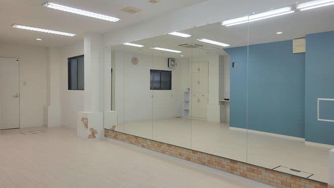 【弁天町徒歩7分】大型ミラーで広々◎ダンス・ヨガ・YouTube撮影・フィットネスの写真1