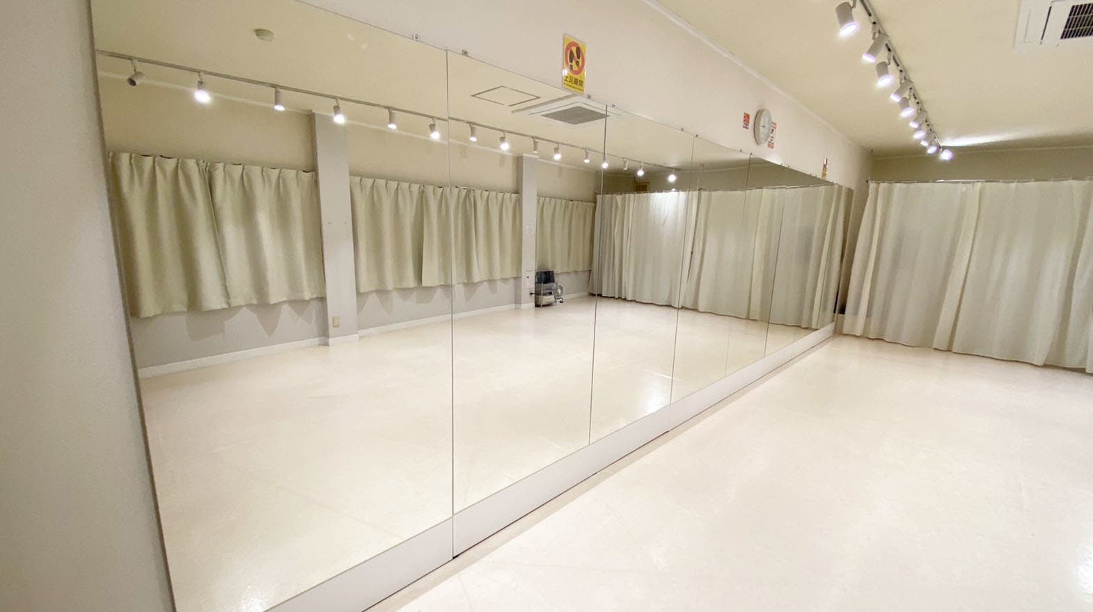 【アルカイックホール近く】国道2号線沿い / コインパすぐ / 広さ40㎡ / 大型鏡8枚 / 自主練に最適 / 24h🙆‍♀️の写真4